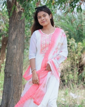 Priya Chauhan 00, 18, India