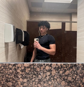 Chris, 18, United States