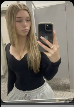 Abby, 22, United Kingdom