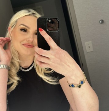 Stephenie, 25, United States