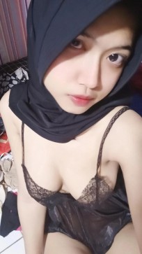 Mutmainah, 18, Indonesia