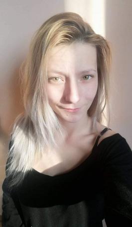 Sandra Issel, 25, Hungary